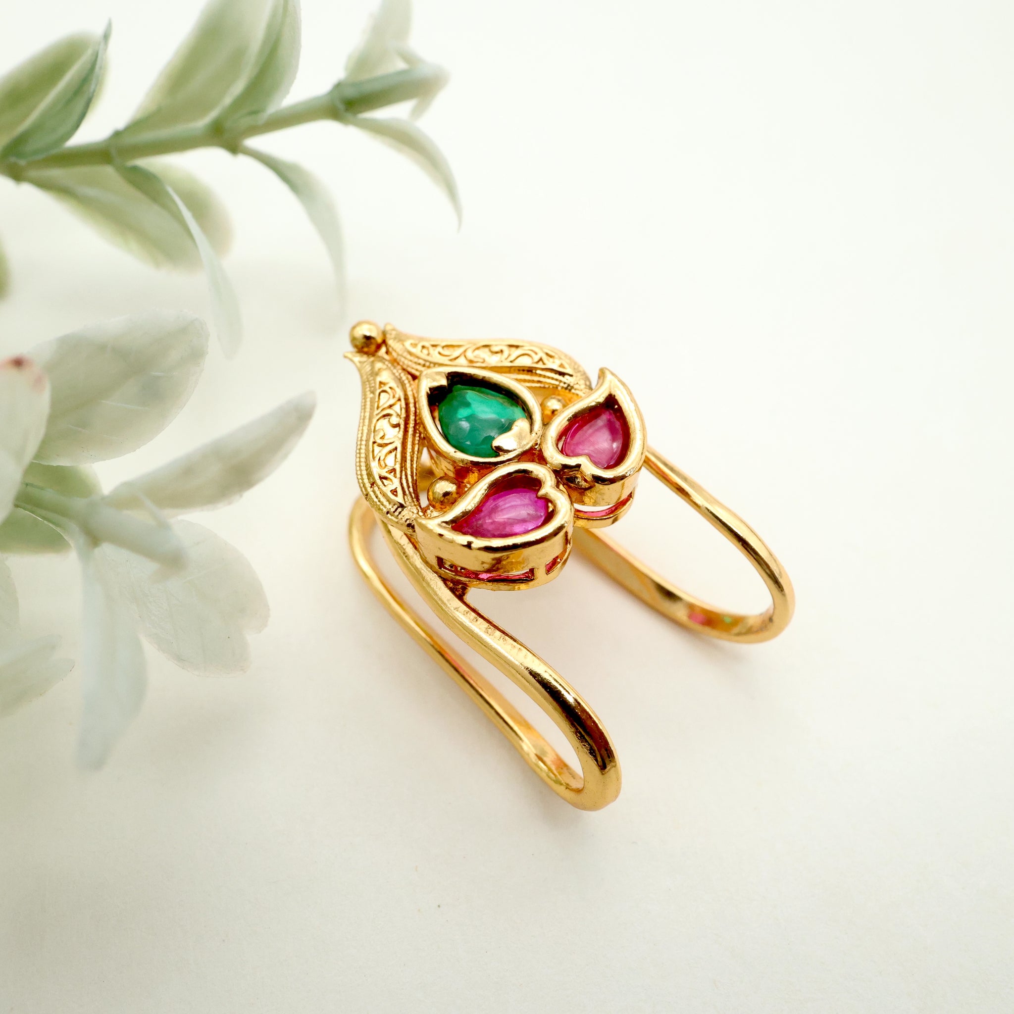 Antique Premium Kemp 3 Petal Flower Vanki Finger Ring / Neli Modhiram